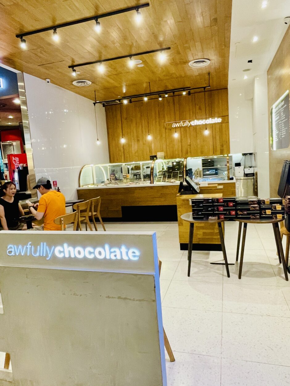 【Awfully Chocolate】チョコレート専門店の濃厚ケーキと絶品クリームブリュレ【シンガポールでカフェ巡り】 | OL TRIP