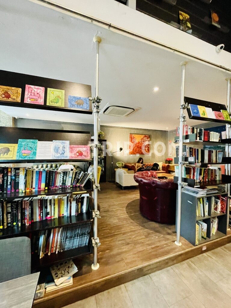 【River Valley】川沿いおしゃれエリア「The Book Cafe」で読書&作業な日♡電源・Wi-Fi有【シンガポールでカフェ巡り ...