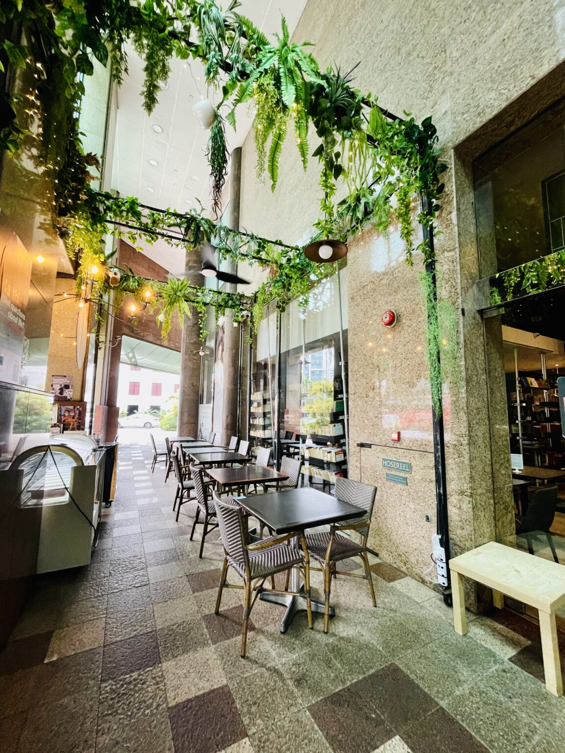 【River Valley】川沿いおしゃれエリア「The Book Cafe」で読書&作業な日♡電源・Wi-Fi有【シンガポールでカフェ巡り ...