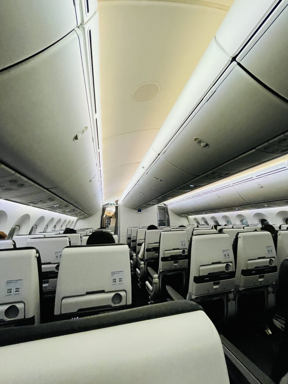 史上最高のLCC♡ZIPAIRスタンダード席の搭乗記｜アラサー女子の口コミ【シンガポール→成田 深夜便】 | OL TRIP